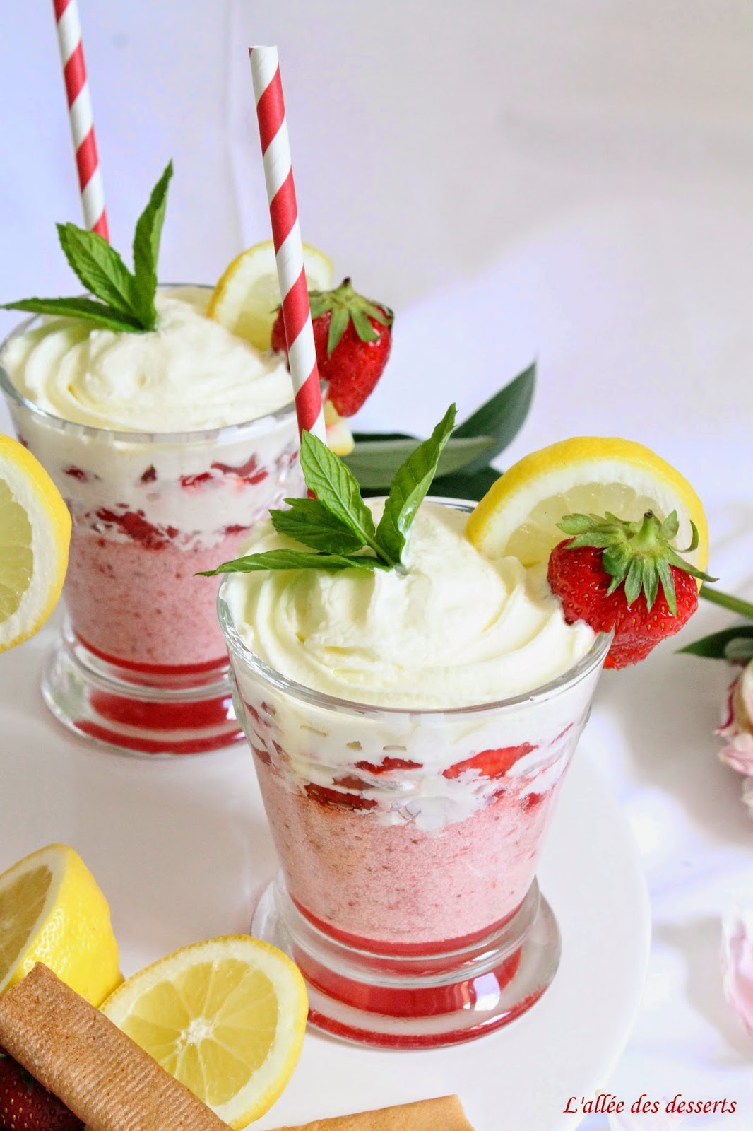 L'allée des desserts: Mousse de fraises, menthe & chantilly