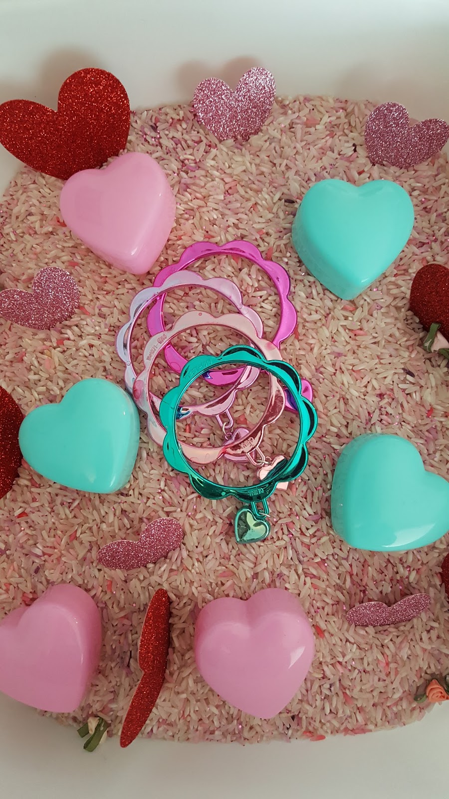 Arianne's Joys: Valentine Sensory Bin & Free Valentine Scavenger Hunt ...