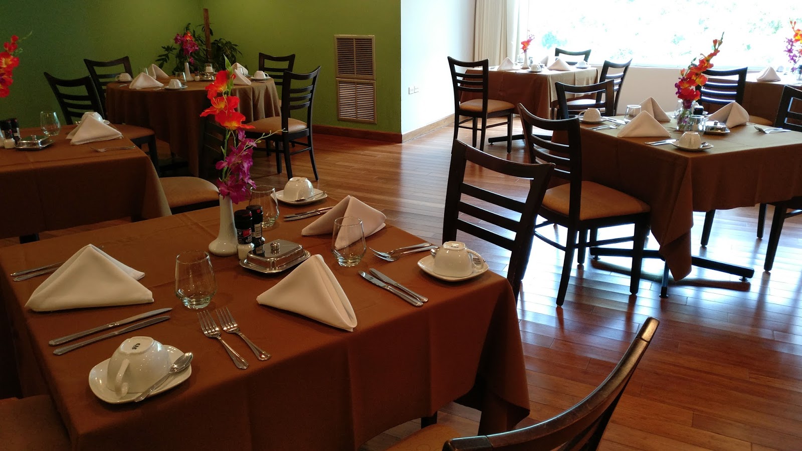 Around The World In 80 Meals: Internship Week 3: Food and Beverage