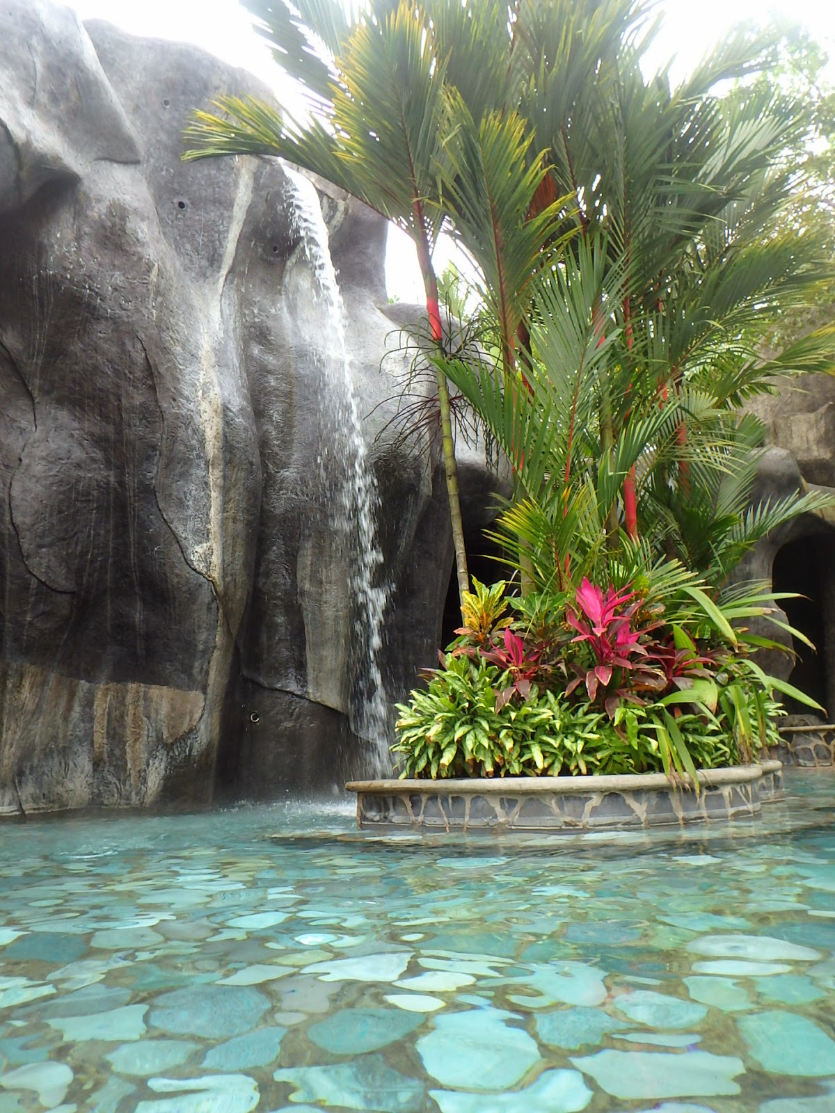 Hooliganting: Costa Rica: Baldi hot springs and Los Nenes Restaurante