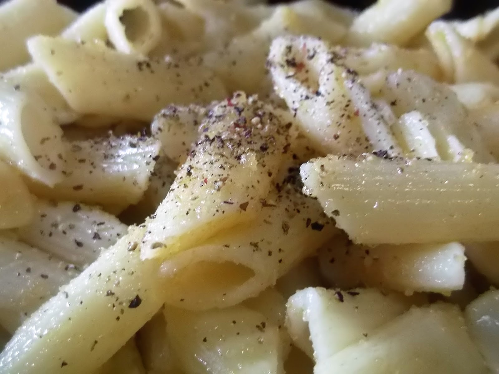 Hellena ...din bucataria mea...: Paste (penne rigate) cu pesmet si ...