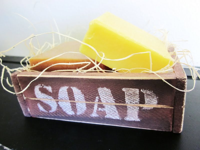 Today's Fabulous Finds: Make a Paint Stick Soap Box