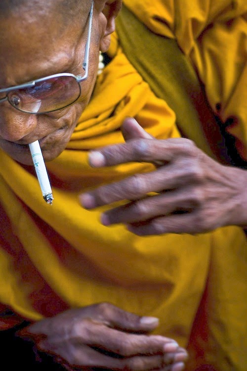 Etiquipedia: An 'Etiquette Guide' for Monks in Thailand