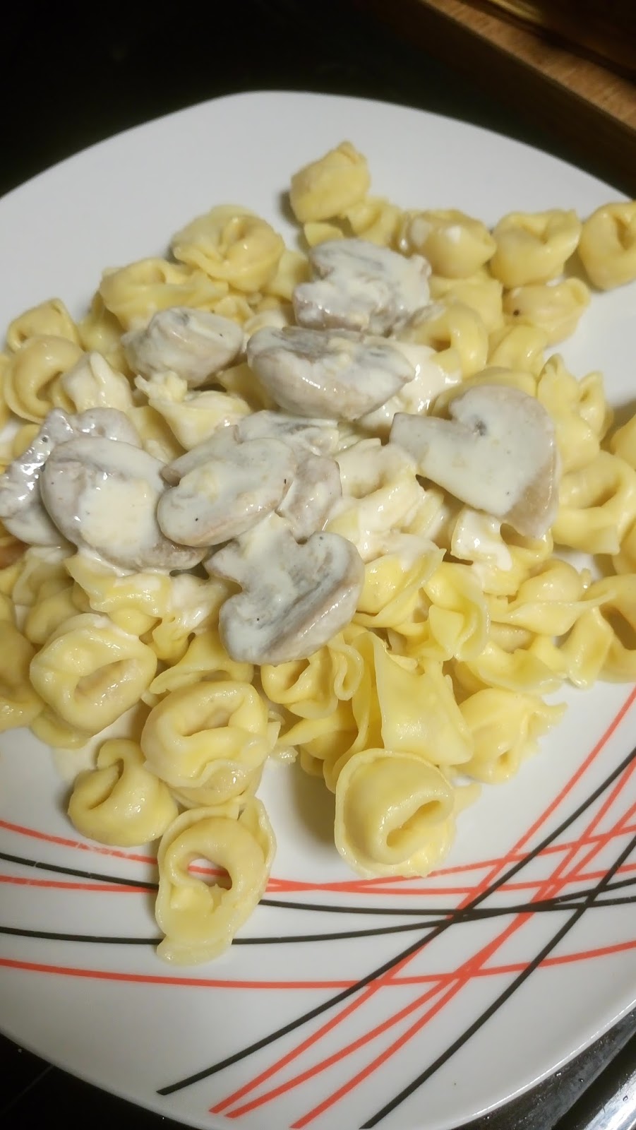 ΝΟΣΤΙΜΑ ΣΠΙΤΙΚΑ ΦΑΓΗΤΑ ΚΑΙ ΓΛΥΚΑ: ΤΟΡΤΕΛΙΝΙΑ ΜΕ ΣΑΛΤΣΑ ΜΑΝΙΤΑΡΙΩΝ