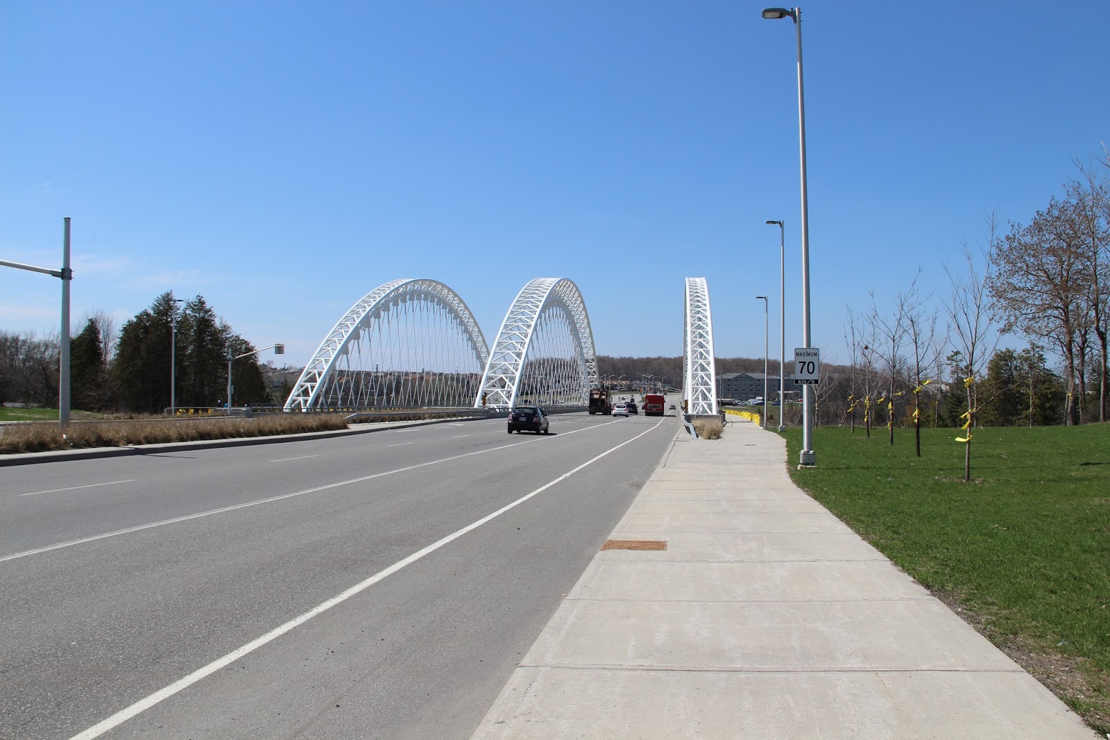 Memorials in Ottawa: Vimy Memorial Bridge Yellow Ribbon Project
