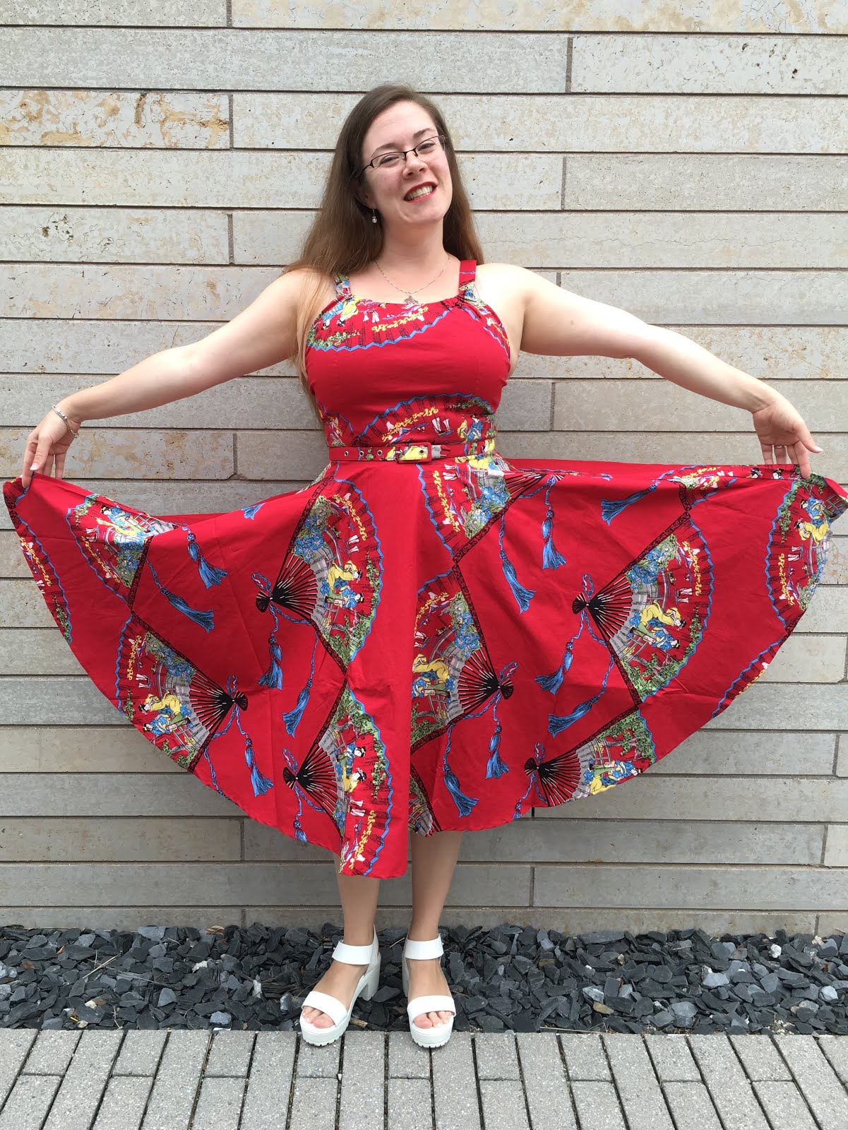 Thoroughly Modern Emily: Review: Trashy Diva Red Fans Anne