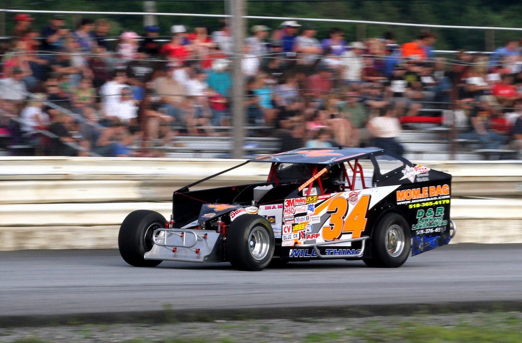 Oval Racing Stock car style in Québec, Ontario and New England States ...