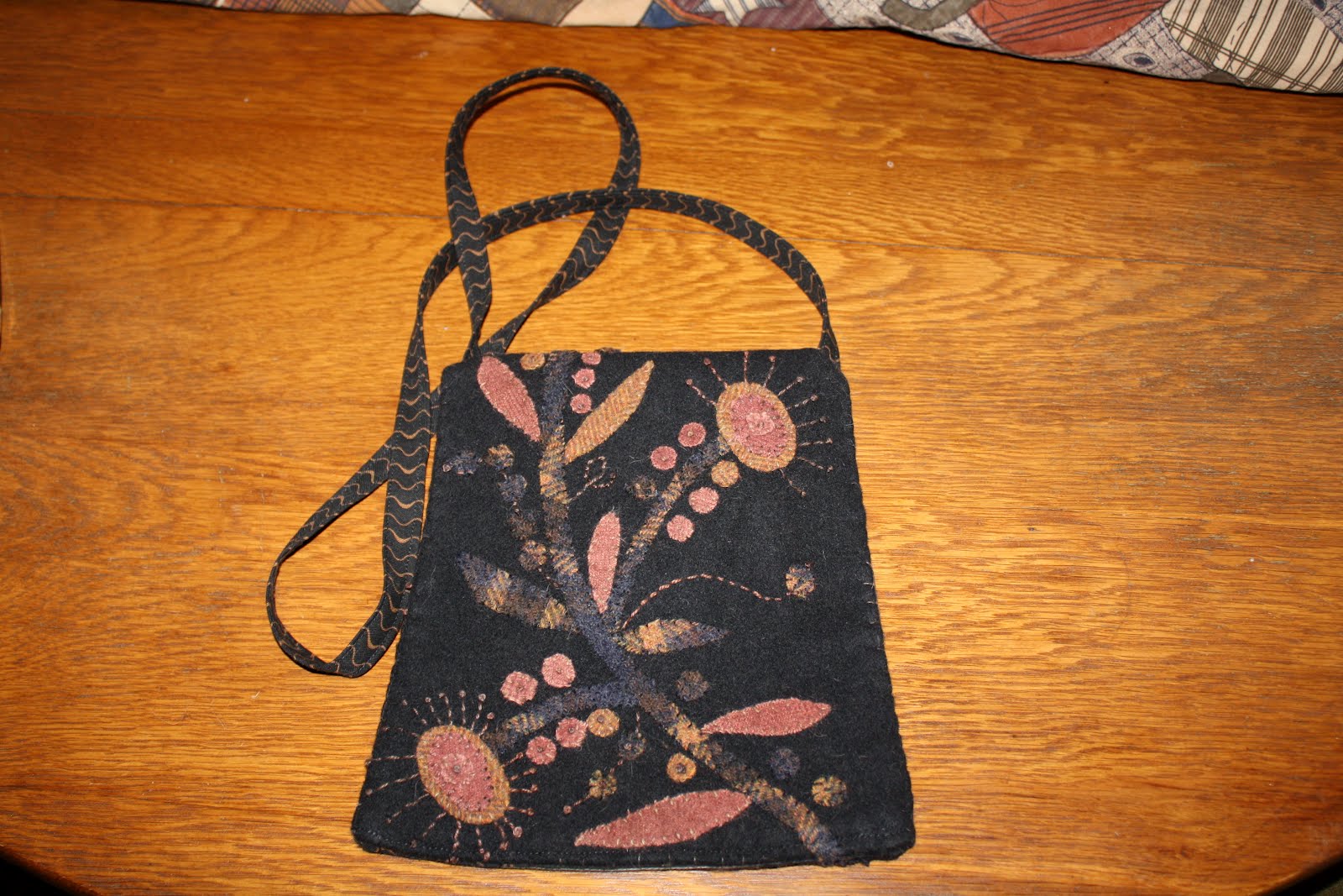 Tom Miner Quilts and Folk Art: The Wool Purse and Hat are Finished