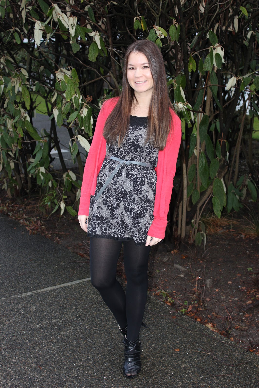 Style in the City: My short dress brings all the boys to the yard...