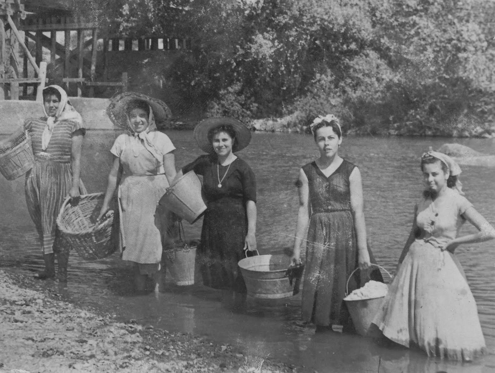 Viviendo ríos: Lavanderas. Ropa limpia en el río