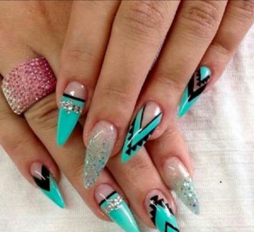 Uñas en punta 2017 o uñas stiletto 2017