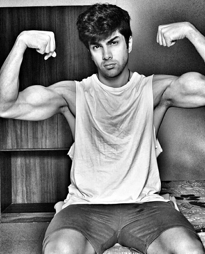 Shirtless Bollywood Men Six Pack Model In Mumbai