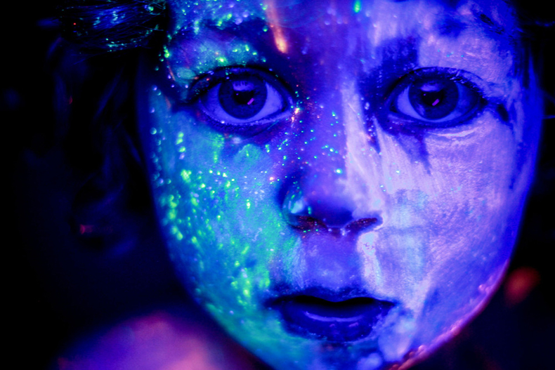 Fotografías en neón eléctrico por Hid Saib Neto - Artemodern