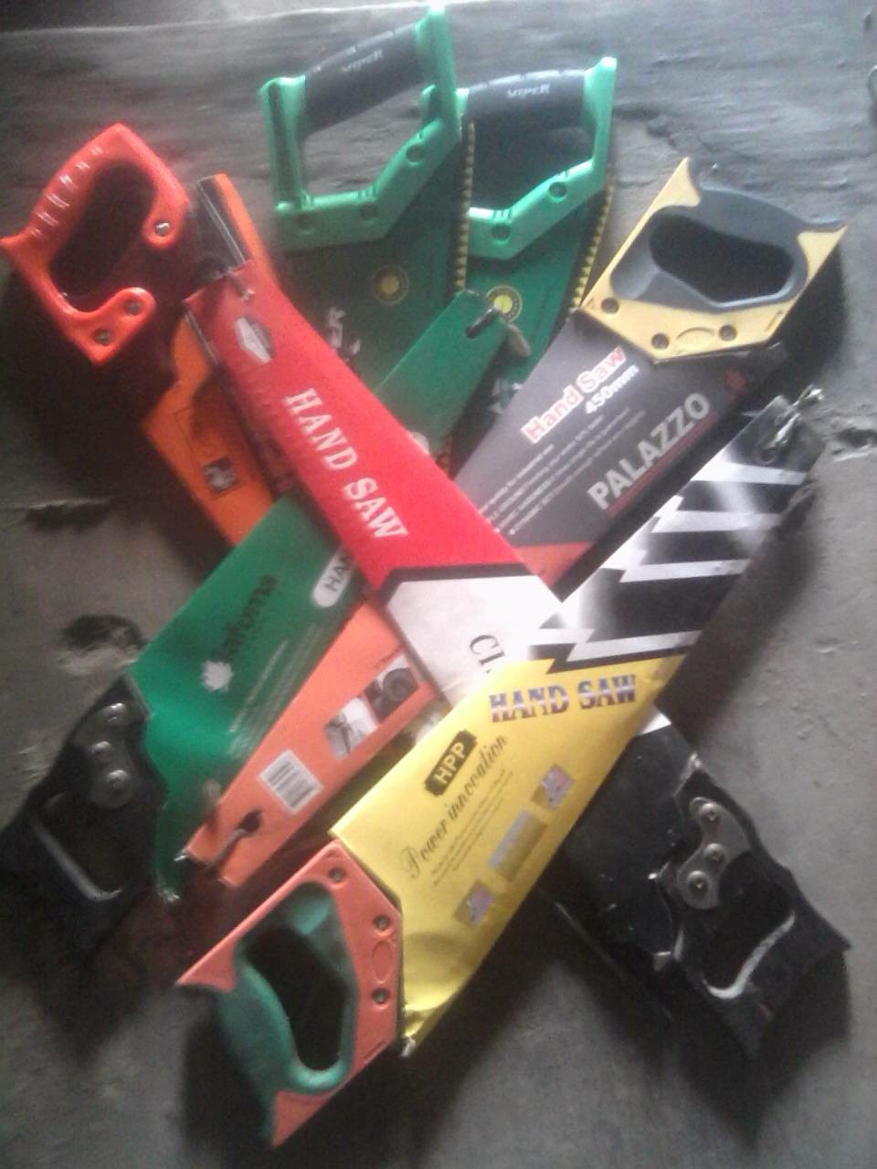 "Toko Aneka perkakas" alat2kebersihan,pertanian,alat tukang dan ...