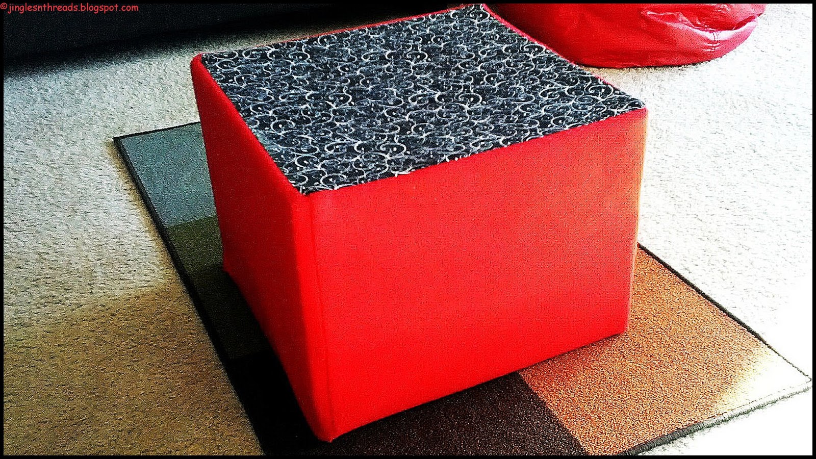 Beads and Threads: Decorative cube from cardboard