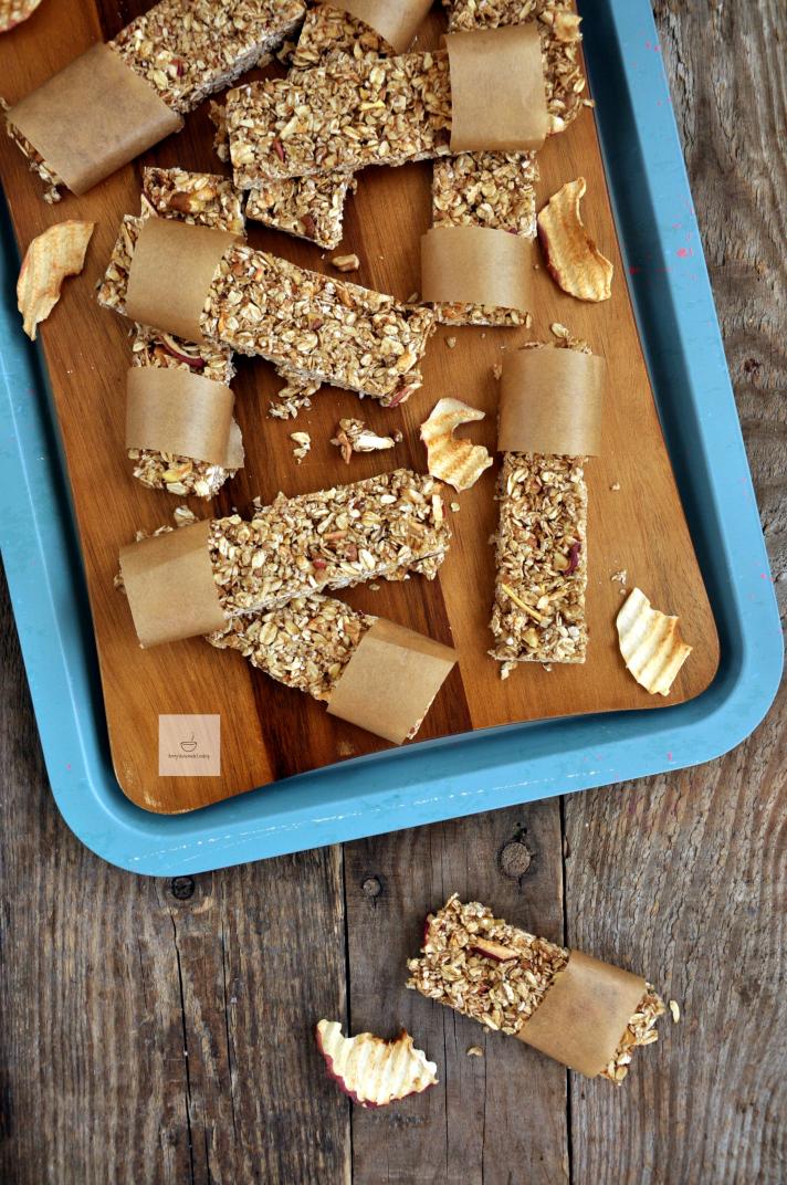 Yummy homemade cooking: Batony owsiane z jabłkiem i orzechami