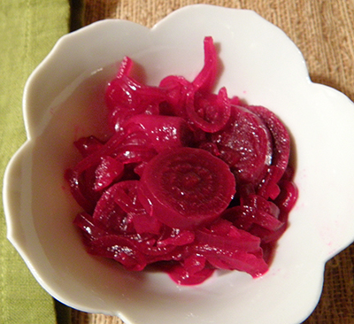 Seasonal Eating: Quick Ginger Pickled Beets