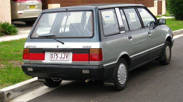 Aussie Old Parked Cars: 1984 Mitsubishi Nimbus GLX