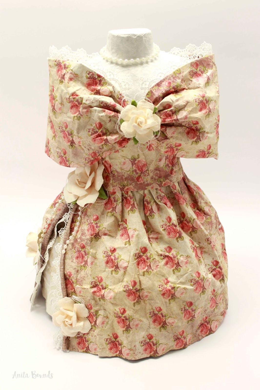 Decorated Dress form - Neat and Crafty
