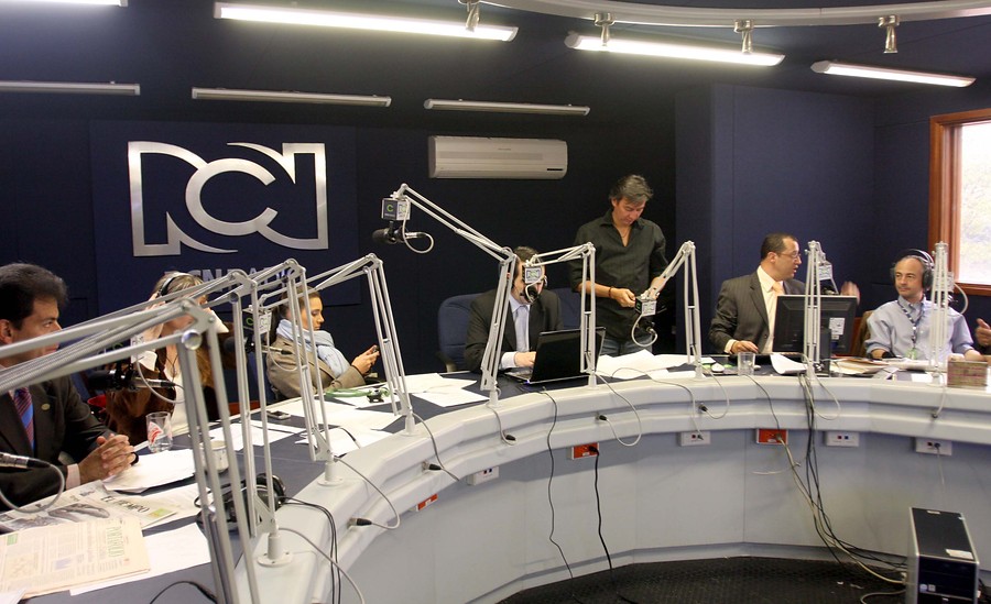 Vesania: Caracol Radio Vs RCN Radio