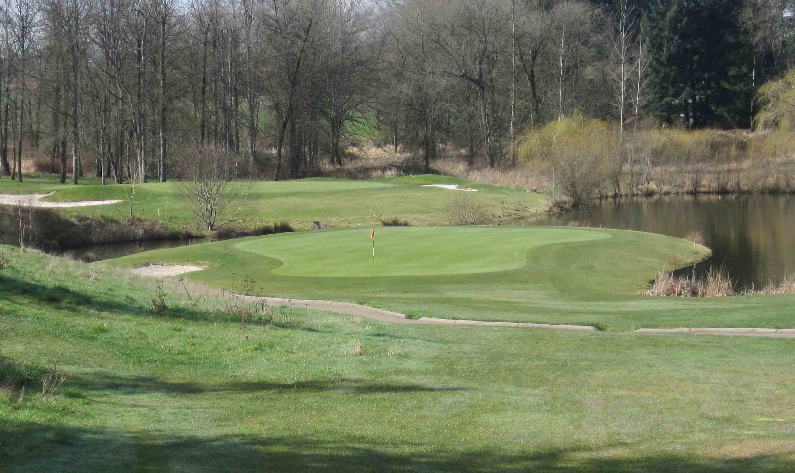 Left-Side Golf: Know the Rules: Water Hazards (Red Stakes)