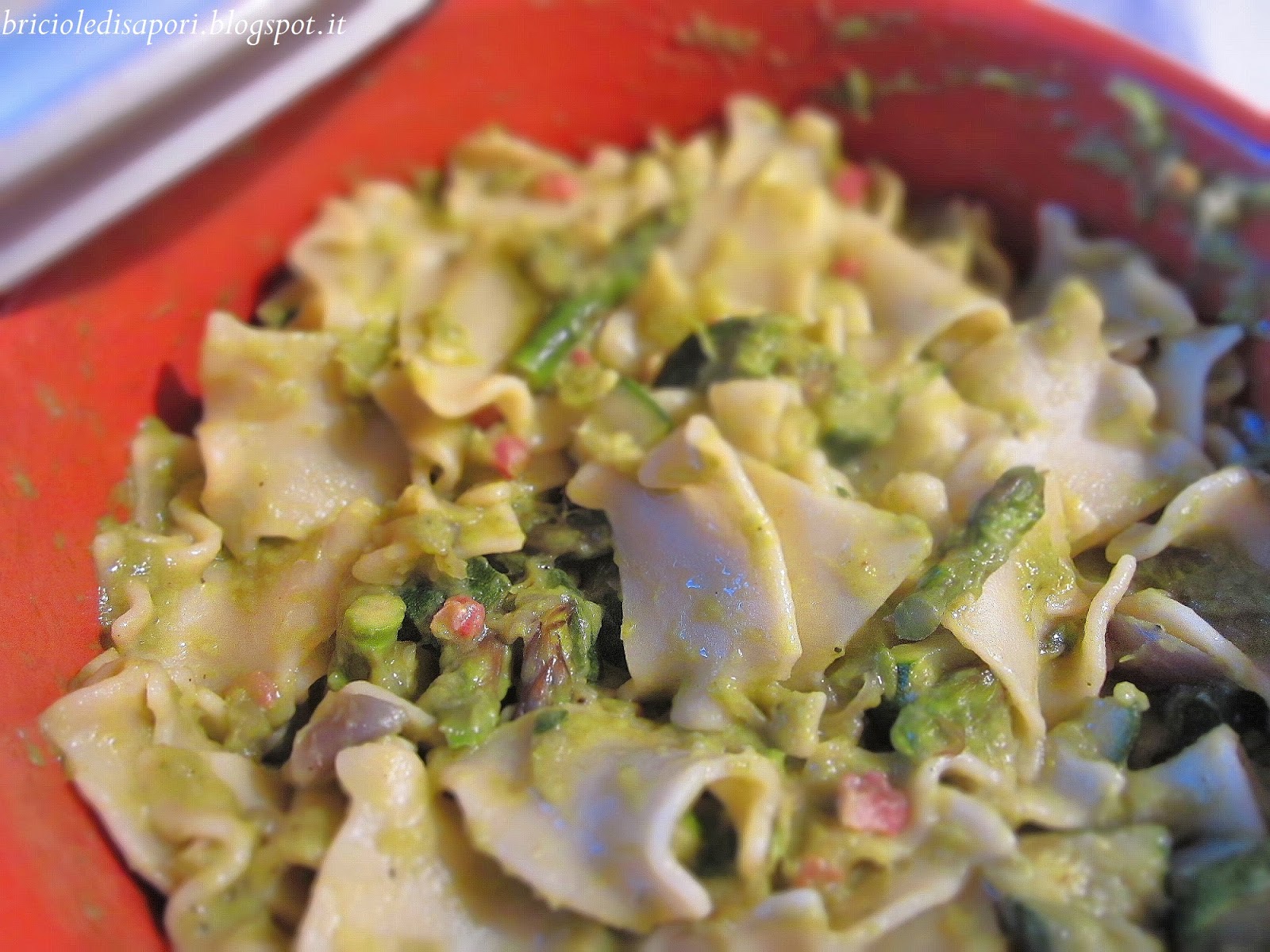 Stracci toscani agli asparagi, zucchine e pancetta | BRICIOLE DI SAPORI