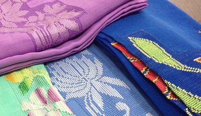 Busana Tradisional : Kain Tradisional Indonesia Pulau Sulawesi / PETRICHOR