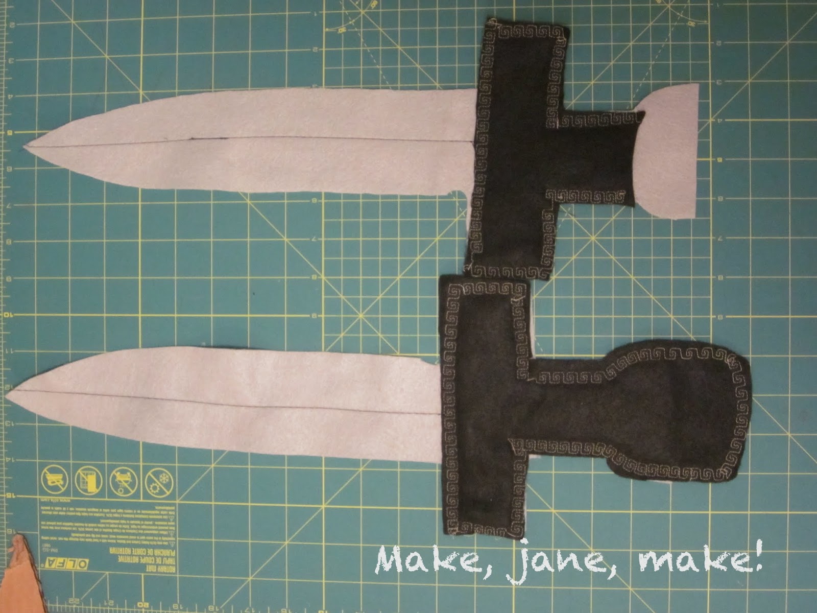 Make, Jane, make!: DIY Hallowe'en: Felt and Cardboard Sword Tutorial