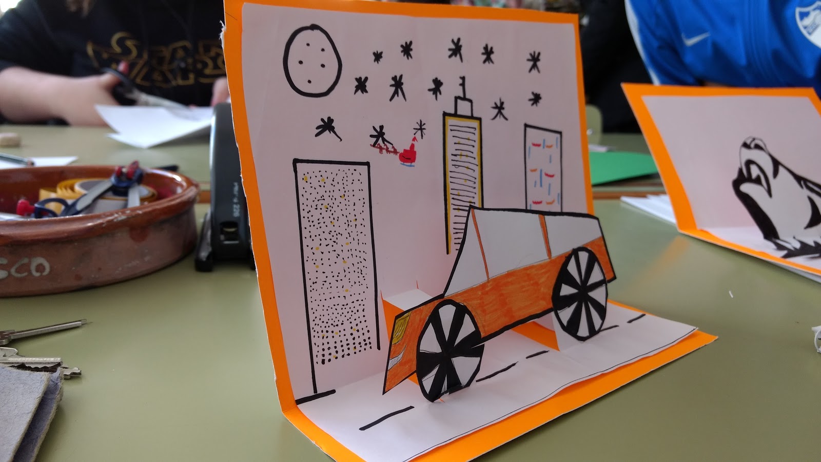 DIBUJO EN LÍNEA: TARJETAS POP-UP 2016