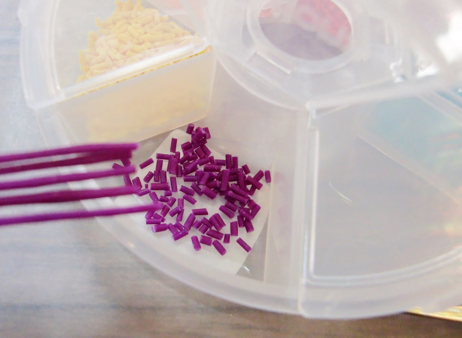 PinkPandaCraftShop: How to make polymer clay sprinkles~