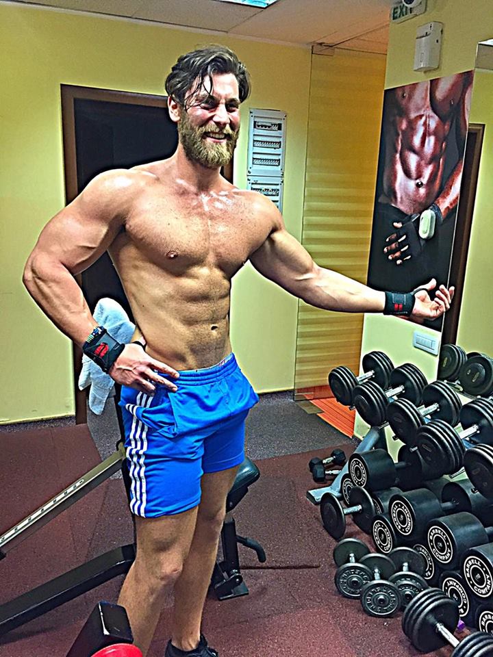 Actualitatea românească: Robert POPESCU, sportivul model