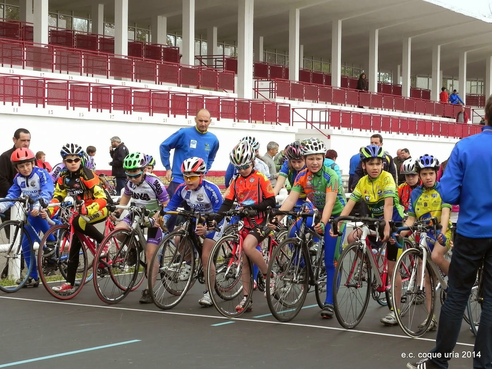 Escuela de ciclismo Coque Uría: COMENZARON LOS JJEE DE PISTA EN LAS MESTAS