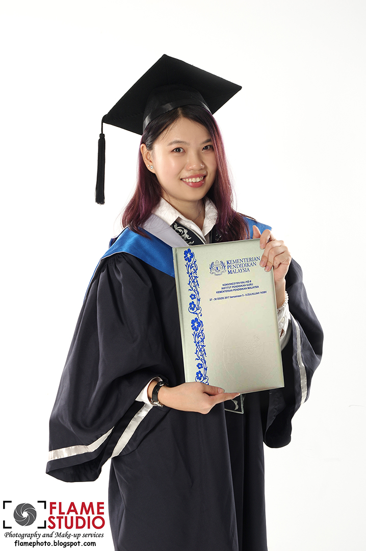 Flame Graduation Photography Studio: Graduation Convocation Family ...