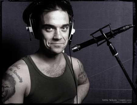 Robbie Williams Place: ROBBIE SMILE ;)