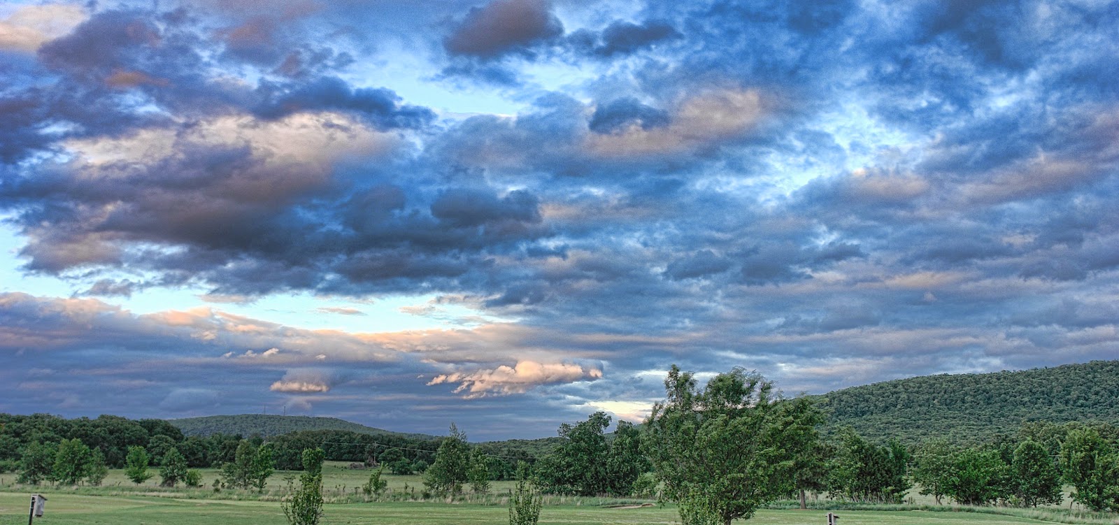 Phi Slamma Camera: Sony R1 / oh that crazy sky