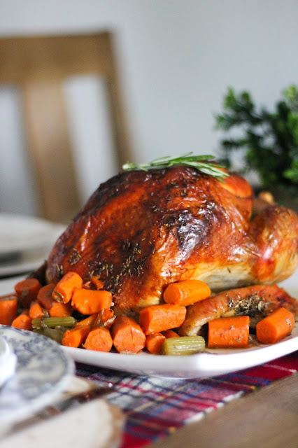 ESSENTIALS FOR HOSTING YOUR FIRST FRIENDSGIVING | A Classy Fashionista