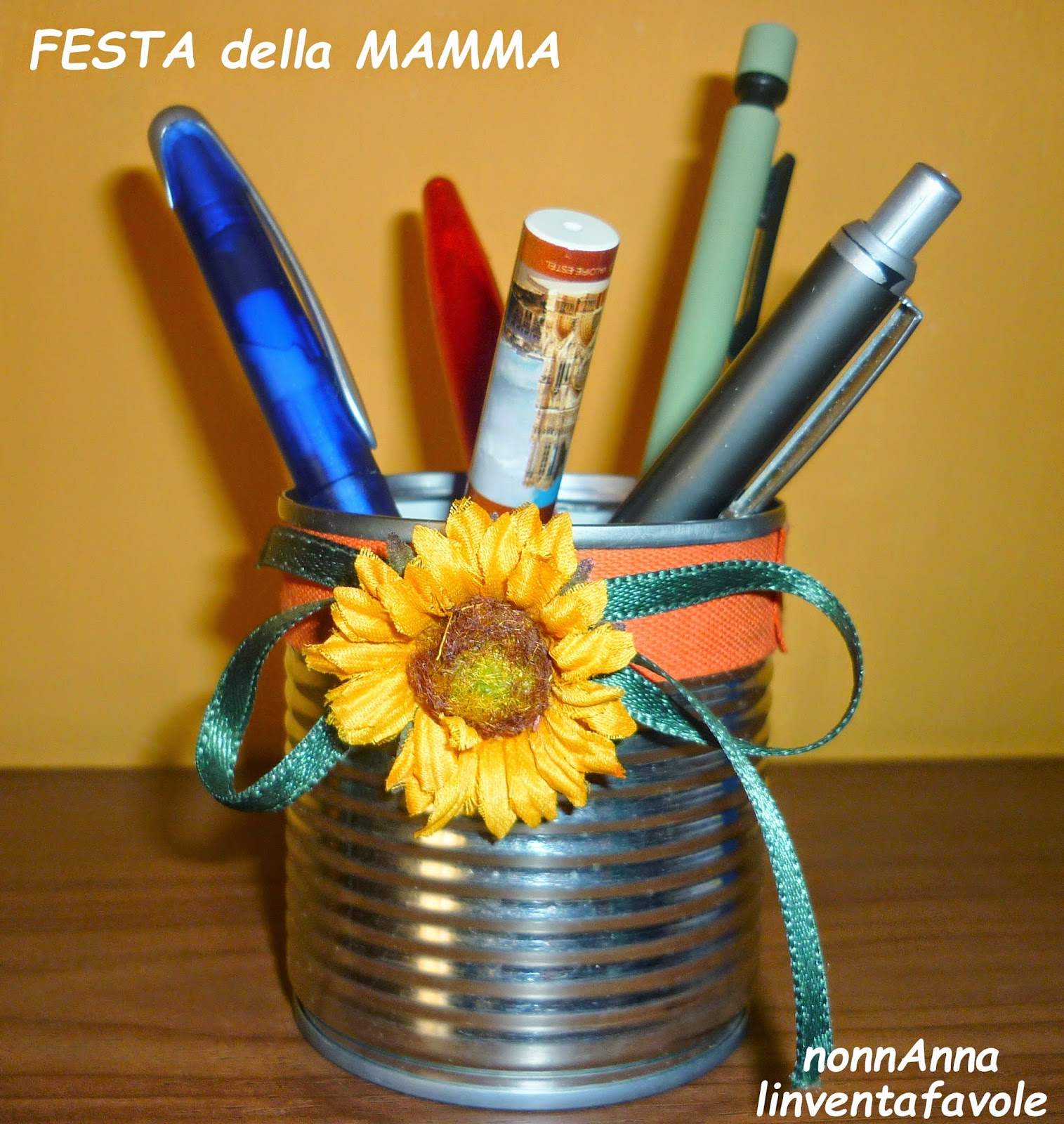 linventafavole: FESTA della MAMMA portapenne... riciclo lattina