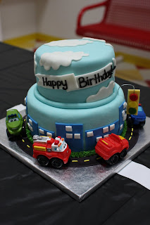 The Buttercream Bakery: Cityscape Birthday Cake