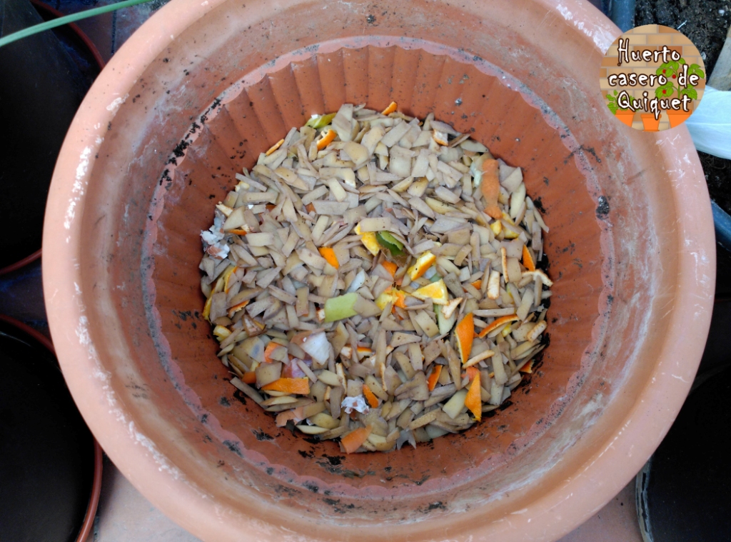 Huerto Casero de Quiquet: Como hacer compost en casa en una maceta grande