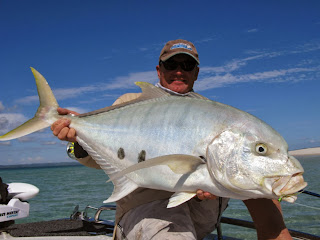 Big Fishes of the World: TREVALLY GOLDEN (Gnathanodon speciosus)