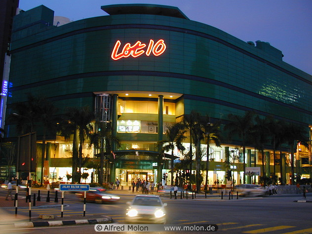 Bragging Brats: Golden Triangle Kuala Lumpur