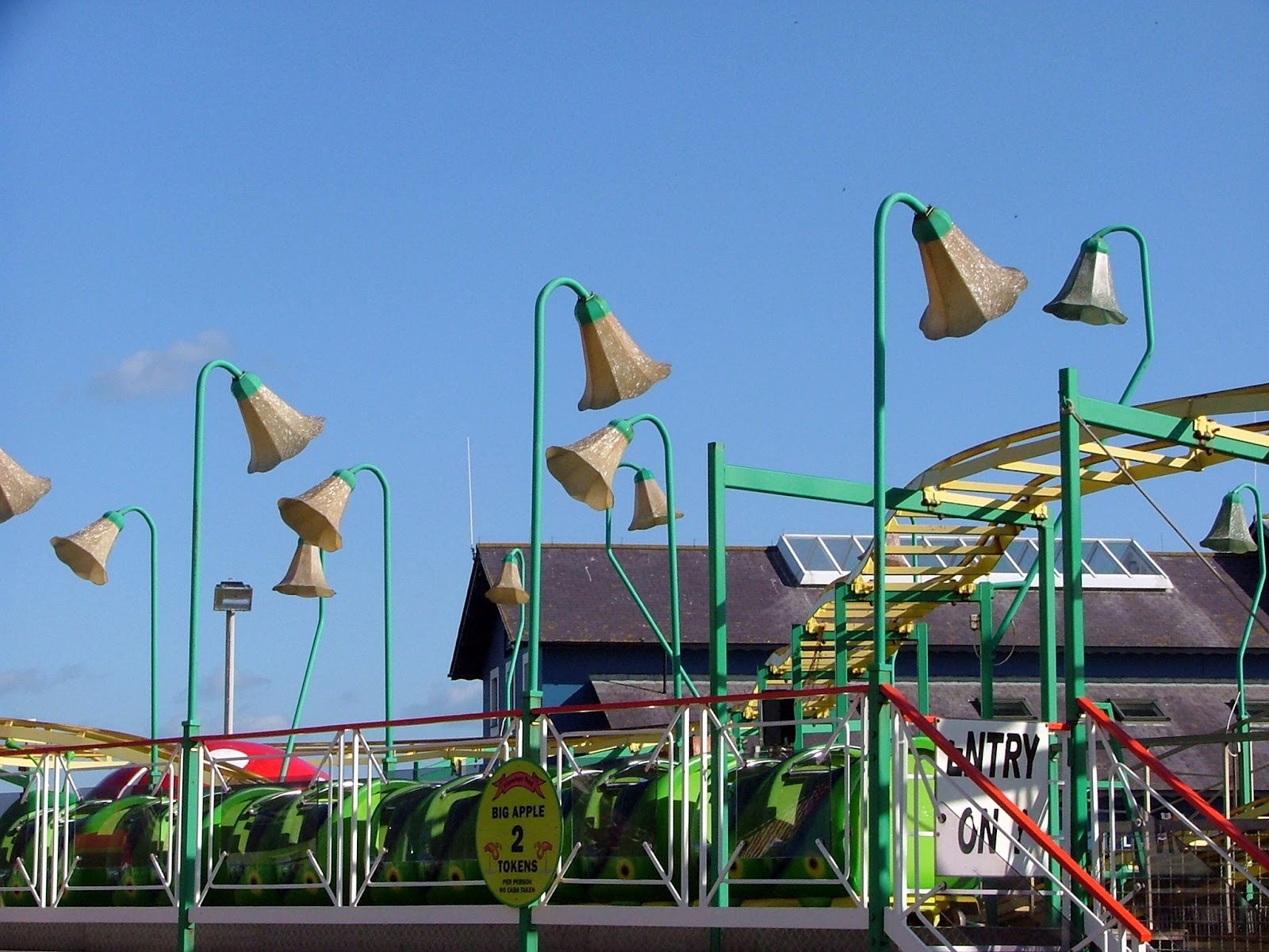 Kaylovesvintage: the apple