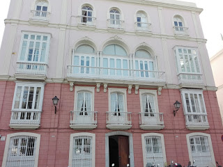 Cadiz y sus elegantes balcones