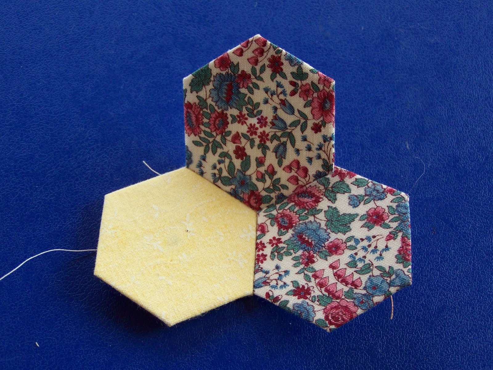 When Life Gives You Scraps, Make Quilts!: Hexagon Tutorial