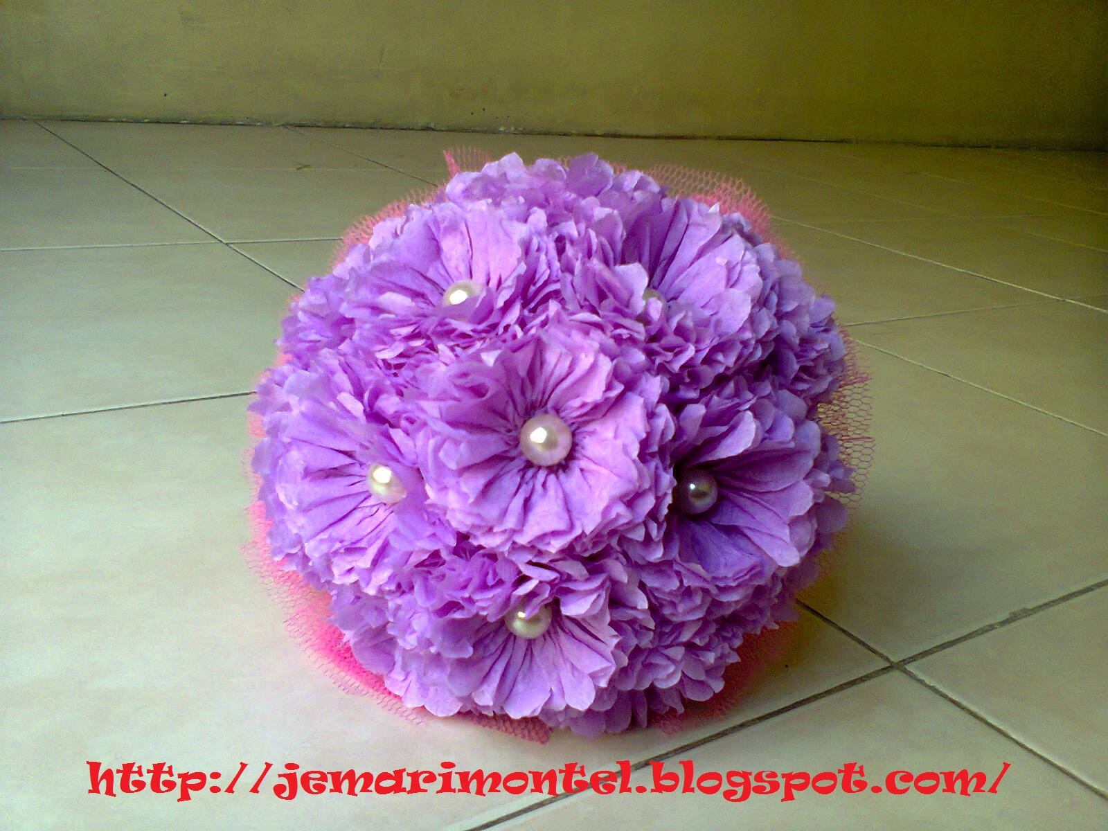 Bunga Tangan Cekmin Nimsay: Shirley Poppy Crepe Flower Hand Bouquet