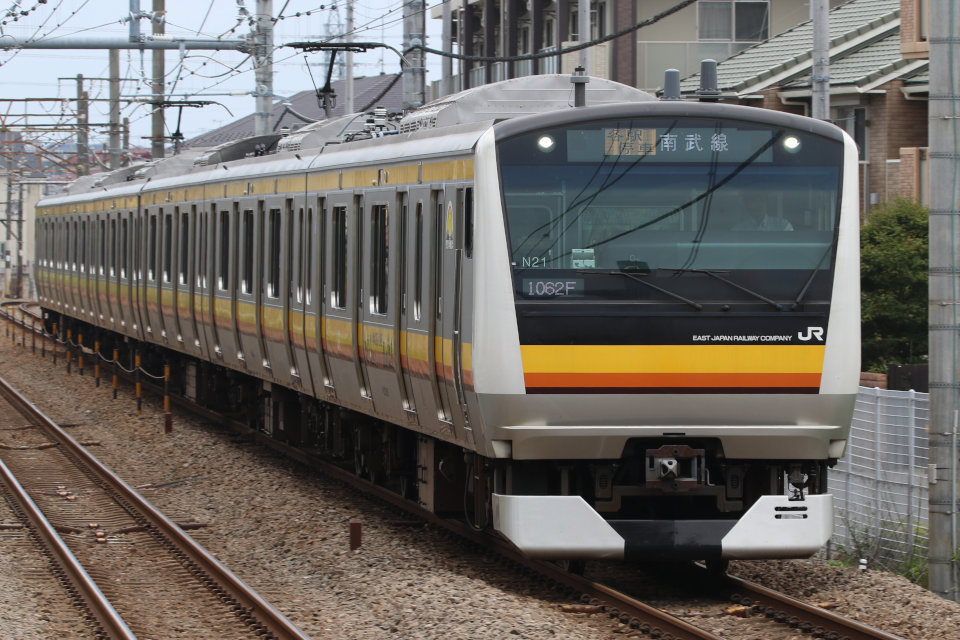 Michael's Trains Photo Album: JR南武線 西府〜谷保（西府駅） 2018年8月12日