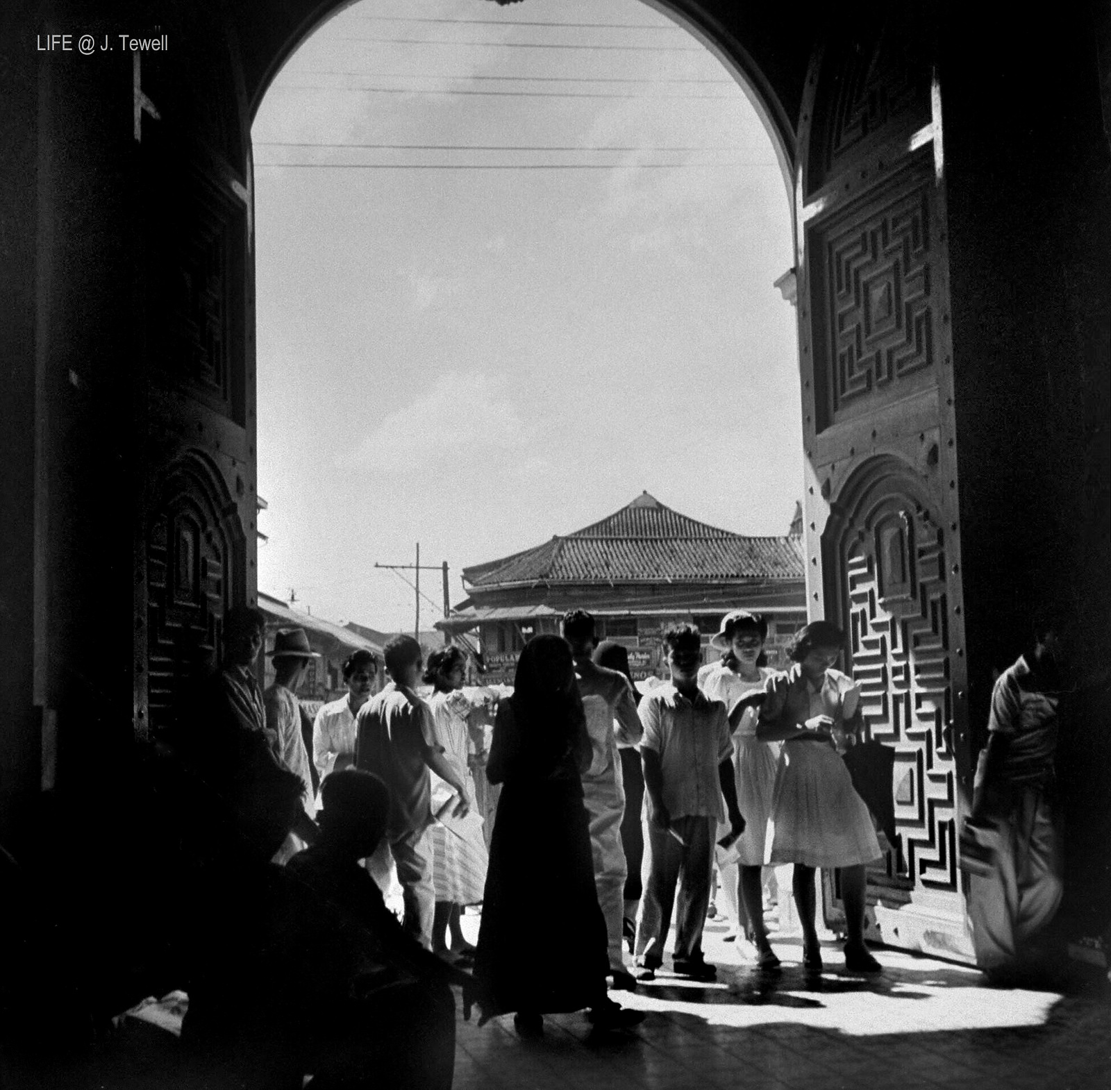 18 Rare Vintage Photographs That Show Manila Before and After World War ...