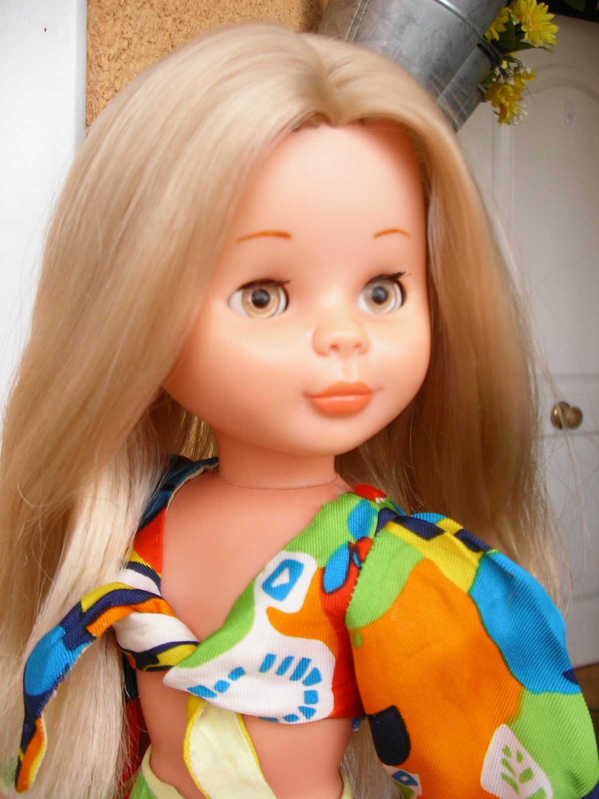 Nancy A Los 40 Poniendo Guapa A Una Rubita