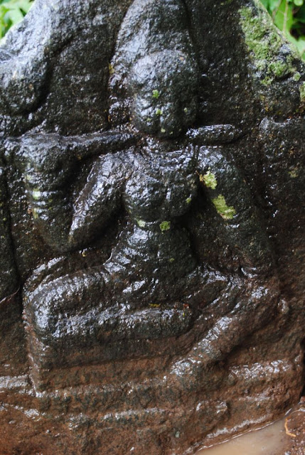 Tamilnadu Tourism: Hero Stones (Nadukal), Devikapuram