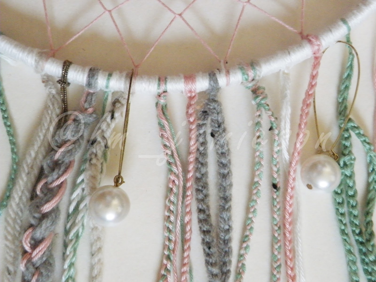 Lin-Marie Jamieson: Easy DIY dream catcher!!